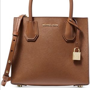 Michael Kors | Bags | Michael Kors Mercer Med Leather Messenger Bag Nwt ...